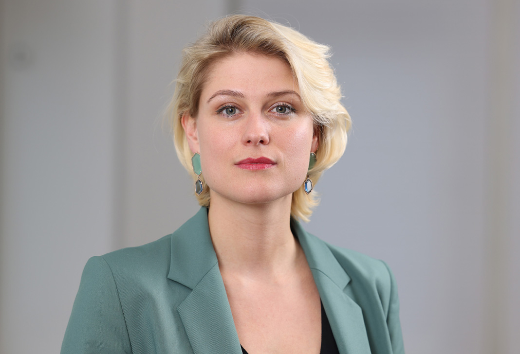 Anouk In Den Kleef 團隊 繁體中文 Jones Day