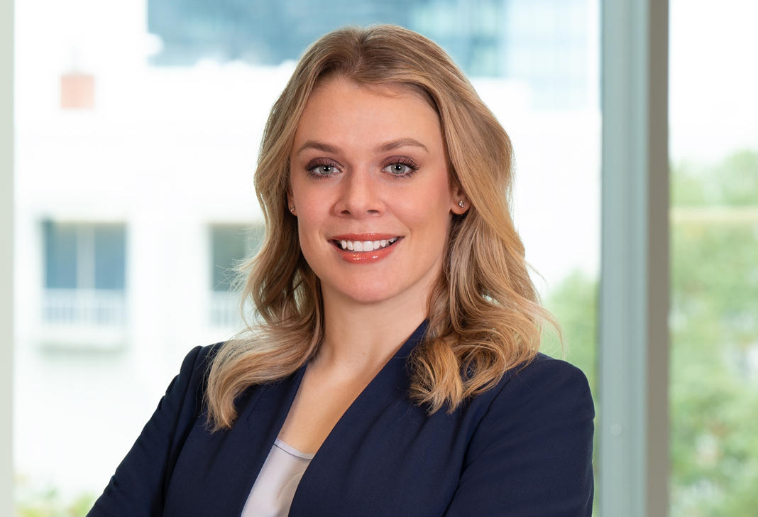 Jennifer L. Weizenecker | 團隊 | 繁體中文 | Jones Day