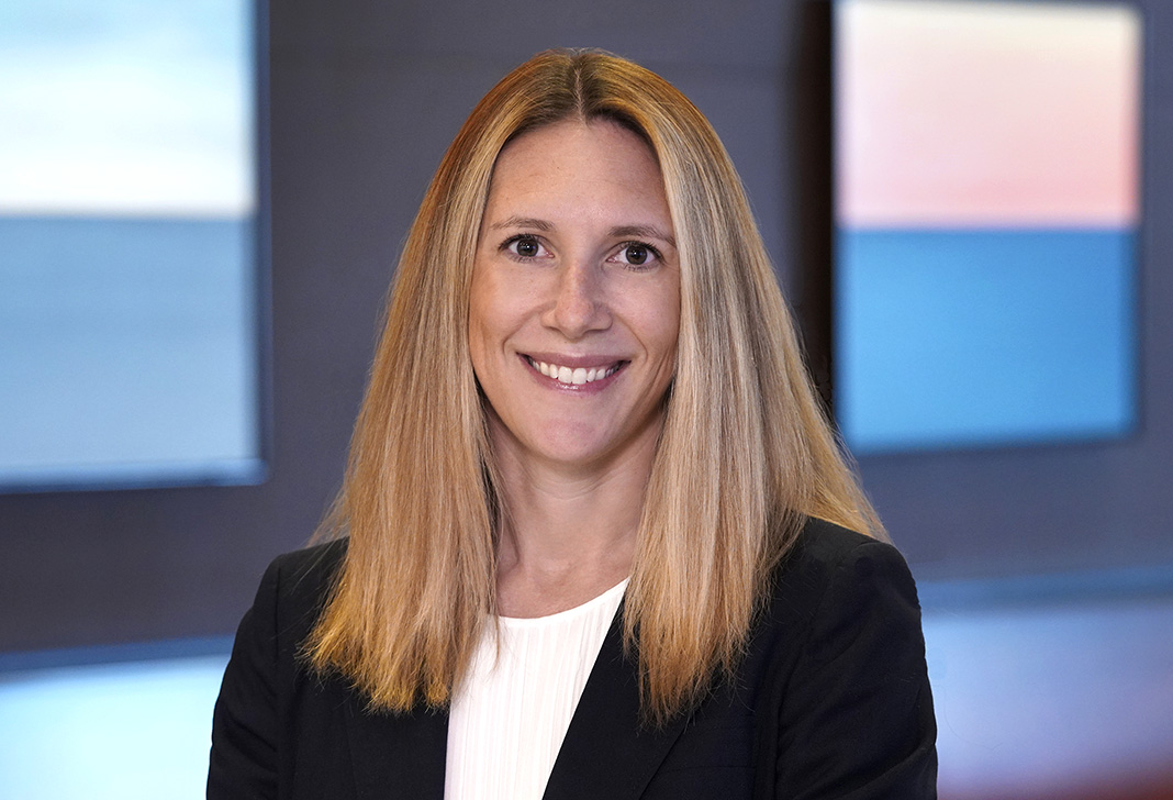 Kelly Ozurovich Watne | Professionisti | Jones Day